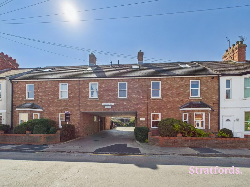 George Street, Bletchley, MK2 2 bed apartment to rent - £1,150 pcm (£ ...