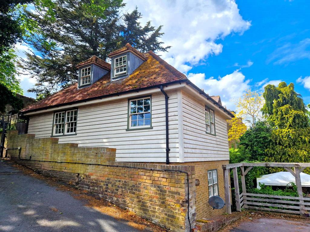 Castle Hill, Rochester 3 bed detached house for sale - £520,000