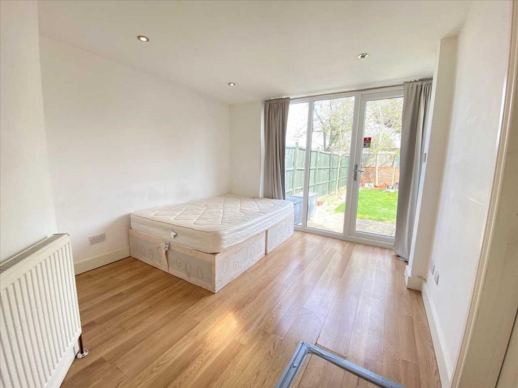 St Andrews Road, Acton House share - £1,250 pcm (£288 pw)