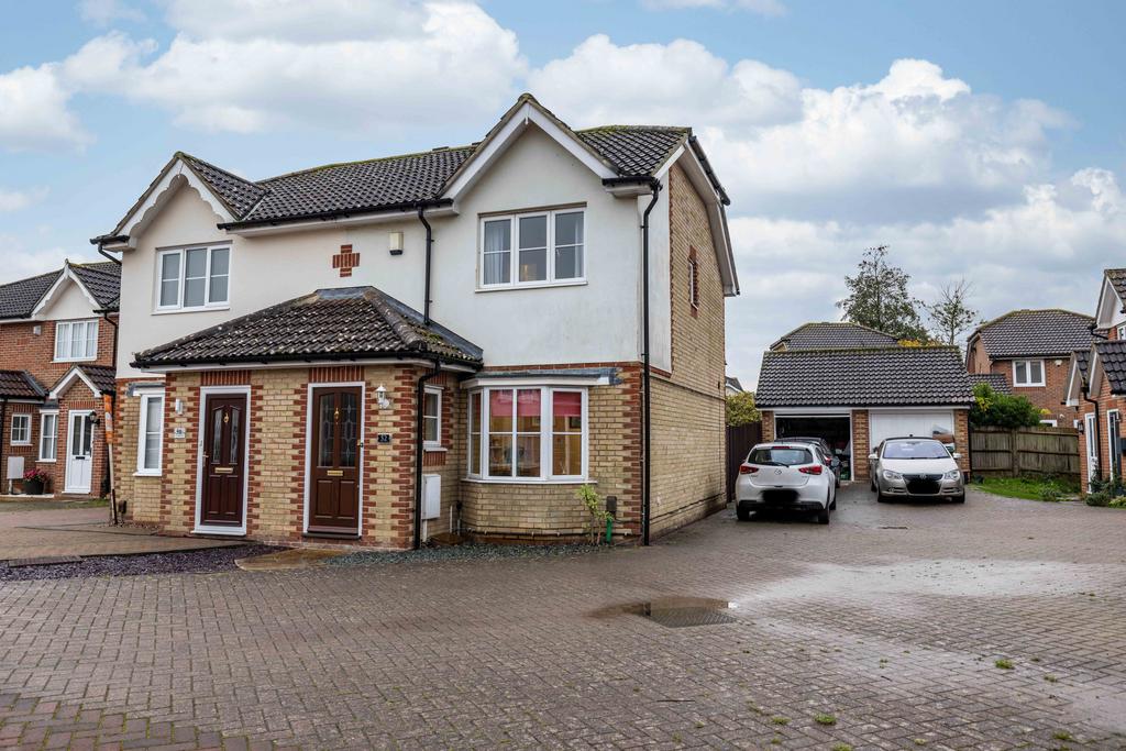 Manor House Drive, Ashford, TN23 3 bed semi-detached house - £300,000