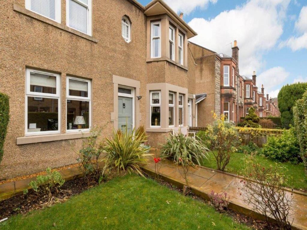Glendevon Place, Balgreen, Edinburgh 2 bed flat - £1,350 pcm (£312 pw)