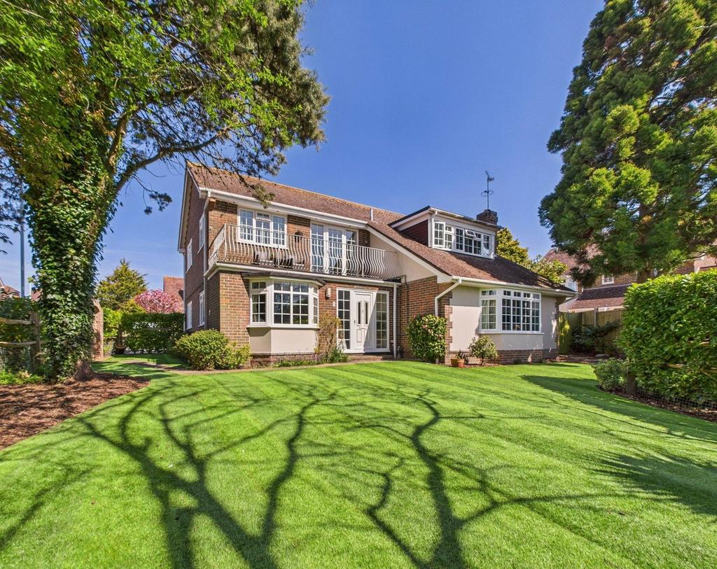 Vicarage Fields, Worthing BN13 6 bed detached house - £750,000