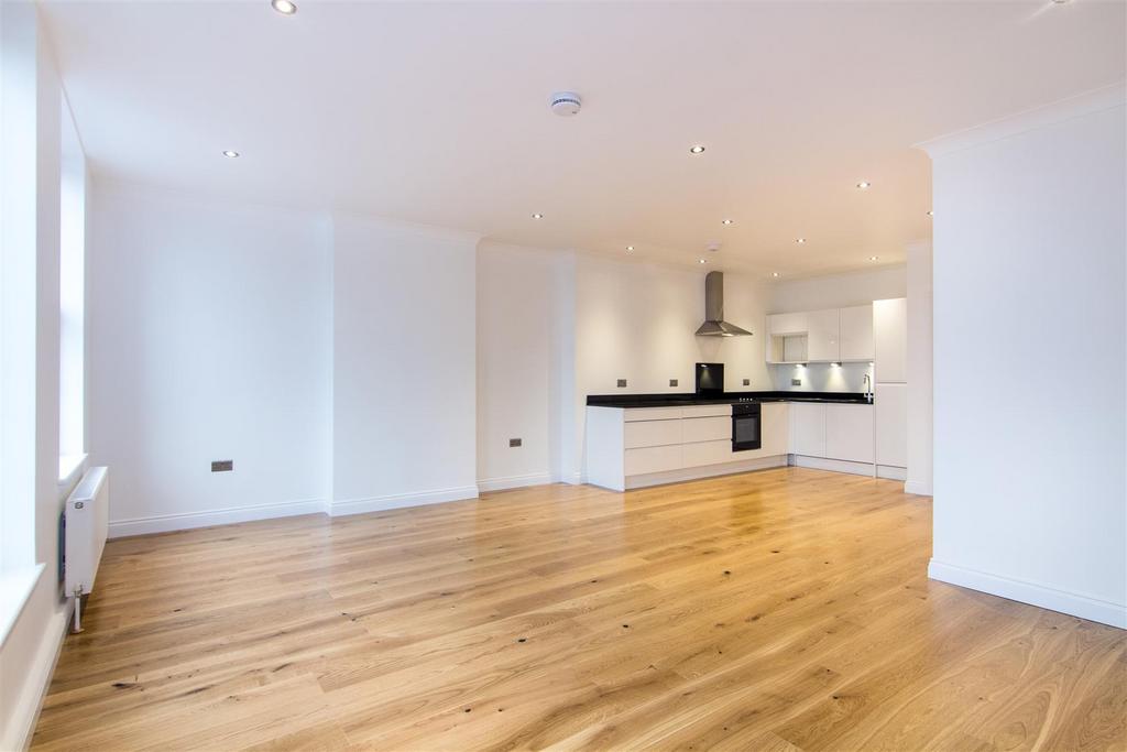 The Broadway Wimbledon London 2 Bed Flat £2 100 Pcm £485 Pw