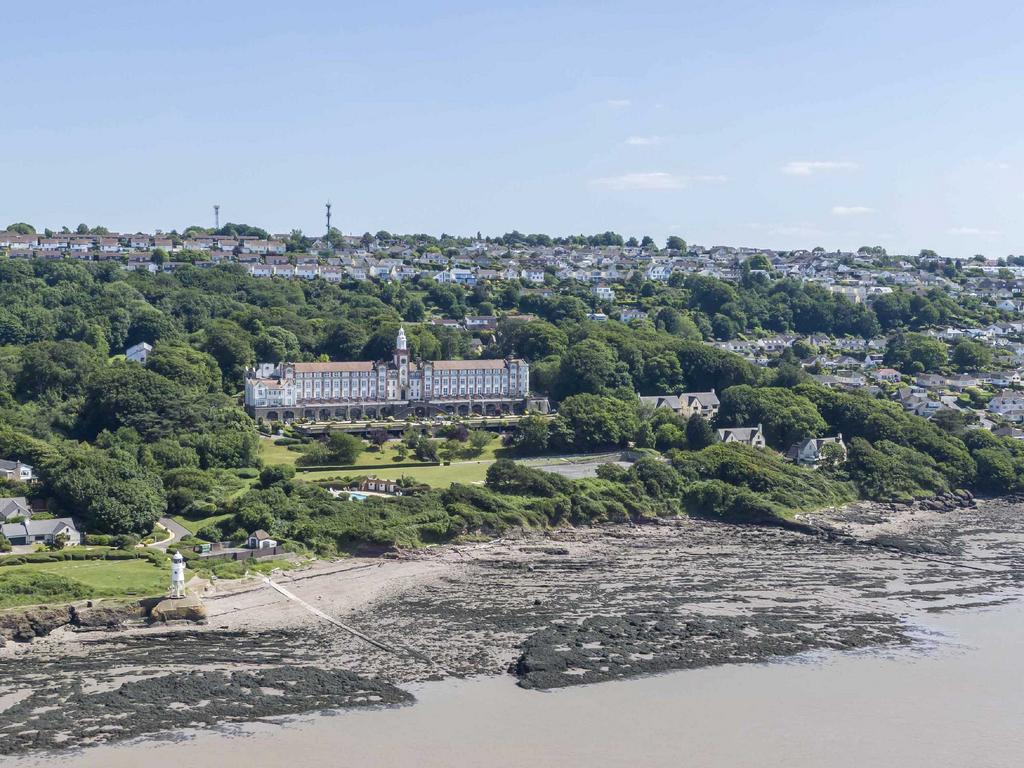 Nore Road, Portishead BS20 3 bed flat - £460,000
