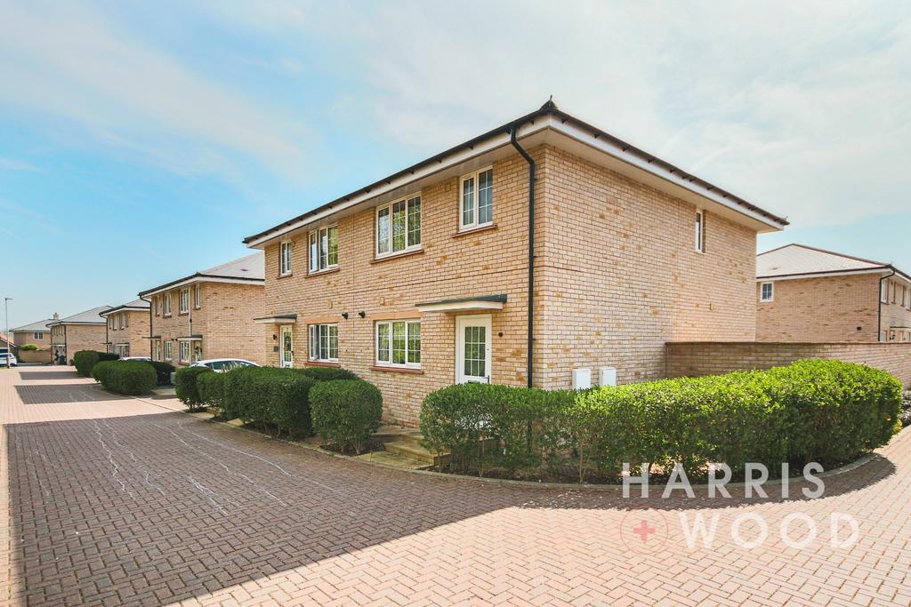 Miller Way, Silver End, Witham, CM8 3 bed semi-detached house - £325,000