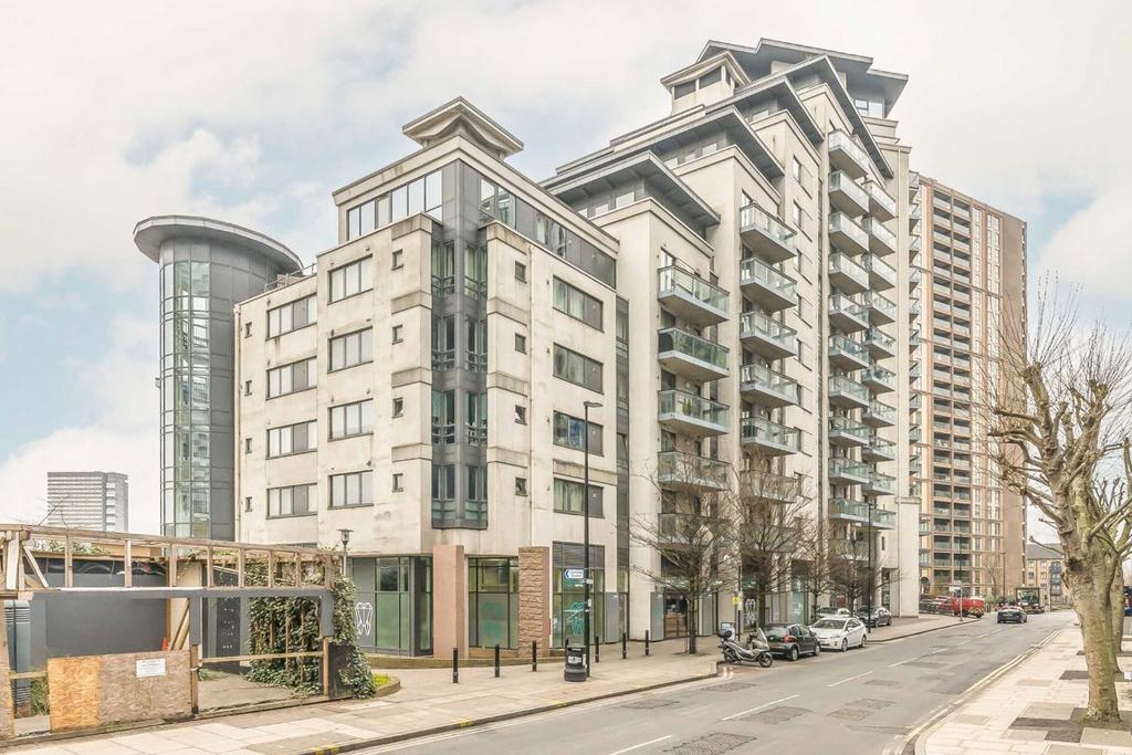 Limeharbour, London E14 2 bed flat - £450,000