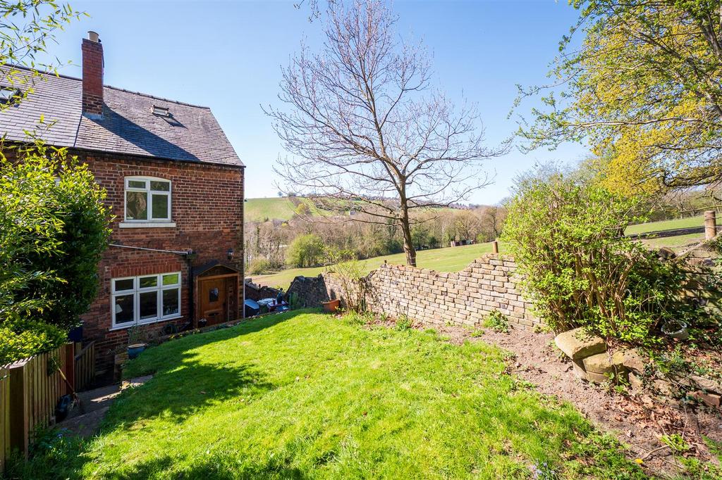 Springbank, Unstone, Dronfield 4 bed end of terrace house - £270,000