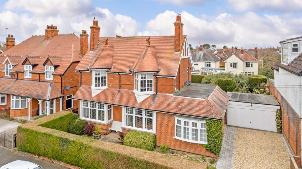 Derby Avenue, Skegness PE25 4 bed detached house for sale - £395,950