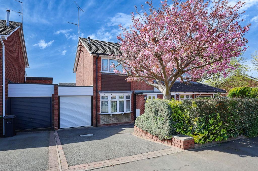 Verity Walk, Stourbridge DY8 3 bed semi-detached house for sale - £269,950