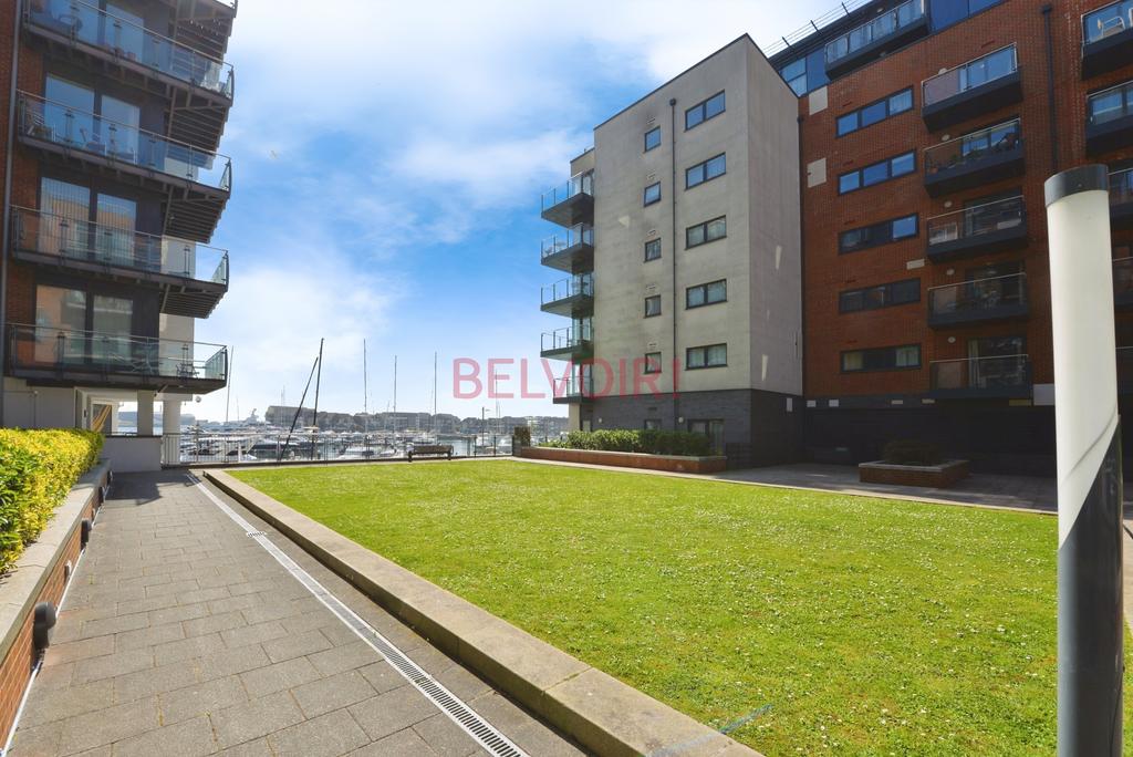 33 Channel Way, Ocean Village... 2 bed apartment - £1,300 pcm (£300 pw)