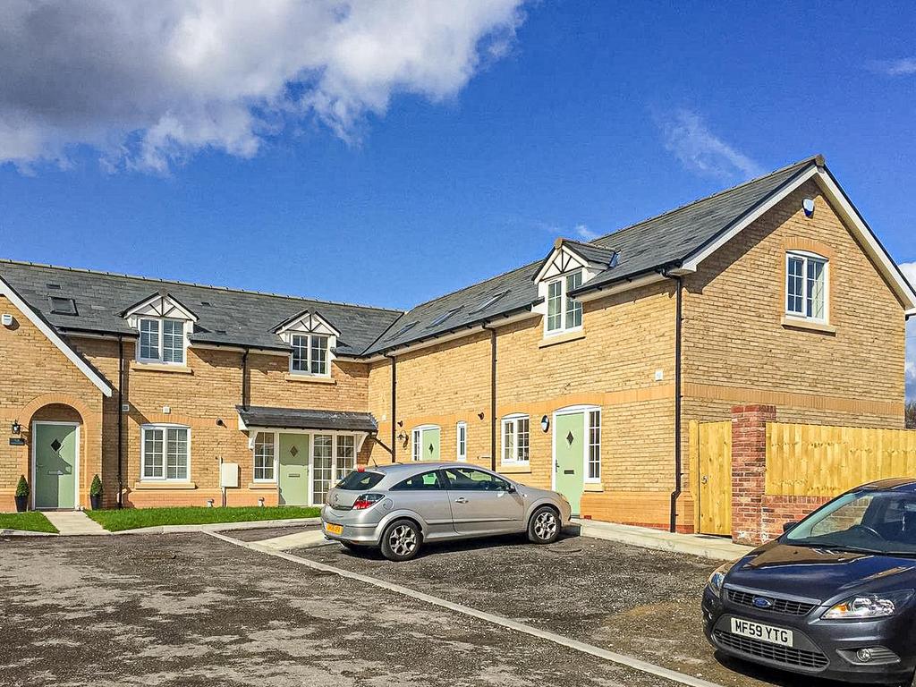 Eastford Road, Warrington WA4 2 bed mews - £1,200 pcm (£277 pw)