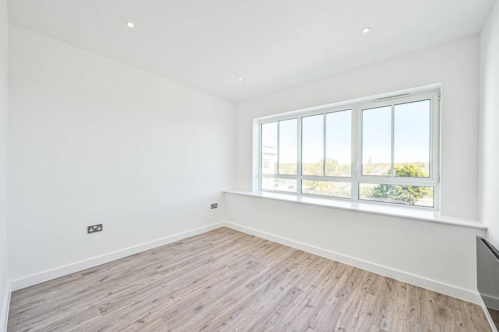 Yeatman Court, Watford WD24 2 bed flat for sale - £87,500