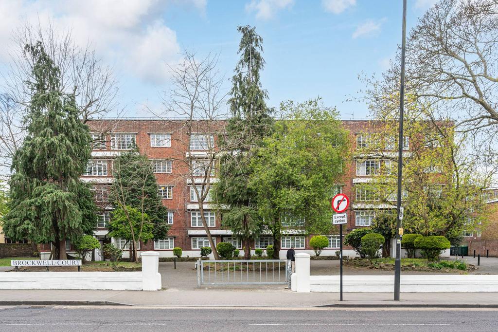 Effra Road, Brixton, London, SW2 2 bed flat for sale - £180,000