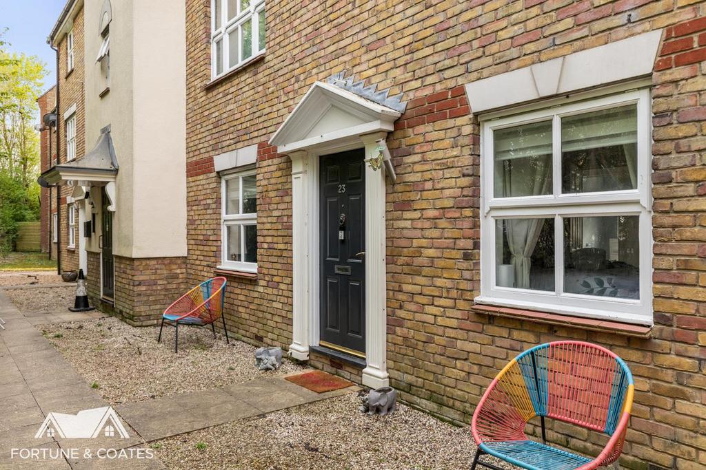 Victoria Gate, Harlow 2 bed maisonette - £250,000