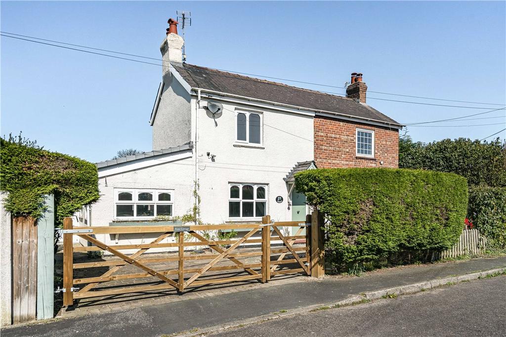 Village Close, Lostock Green... 2 bed semi-detached house - £850 pcm (£ ...