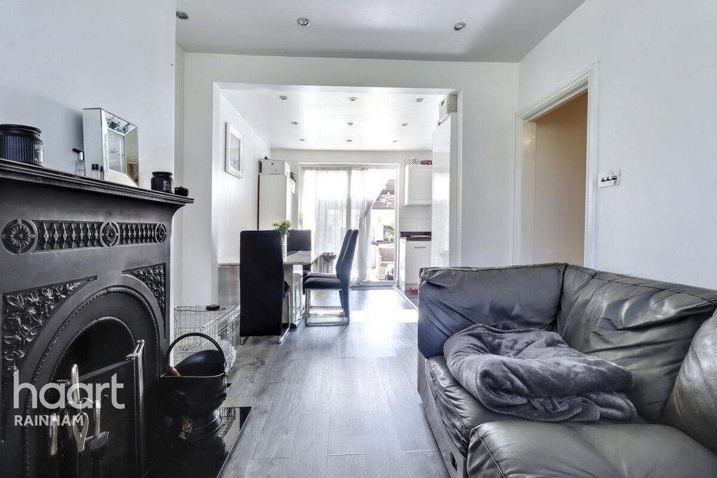 Wentworth Way, Rainham, RM13 9NL 3 bed terraced house - £400,000