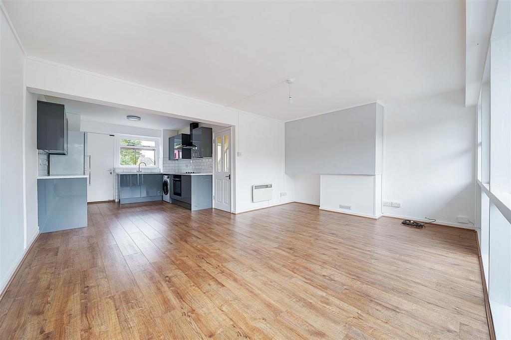 Parkleys, Ham Parade, Richmond TW10 3 bed flat - £2,150 pcm (£496 pw)