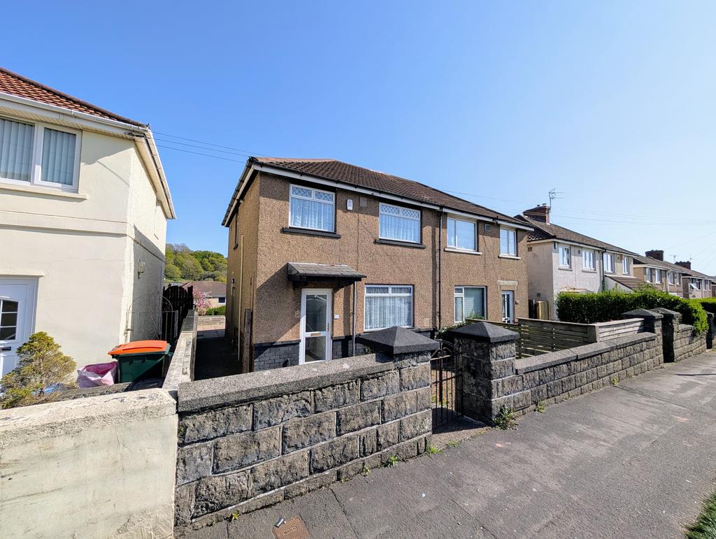 Malpas Road, Newport, 3 bed semi-detached house - £1,100 pcm (£254 pw)