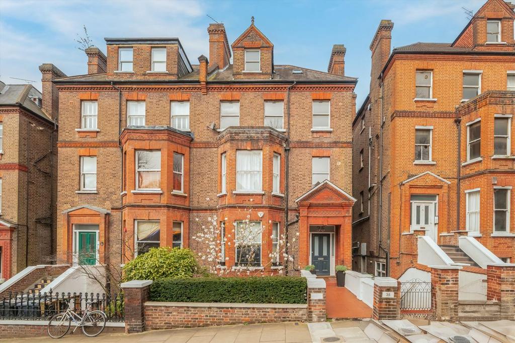 Netherhall Gardens, London NW3 2 bed flat for sale - £825,000