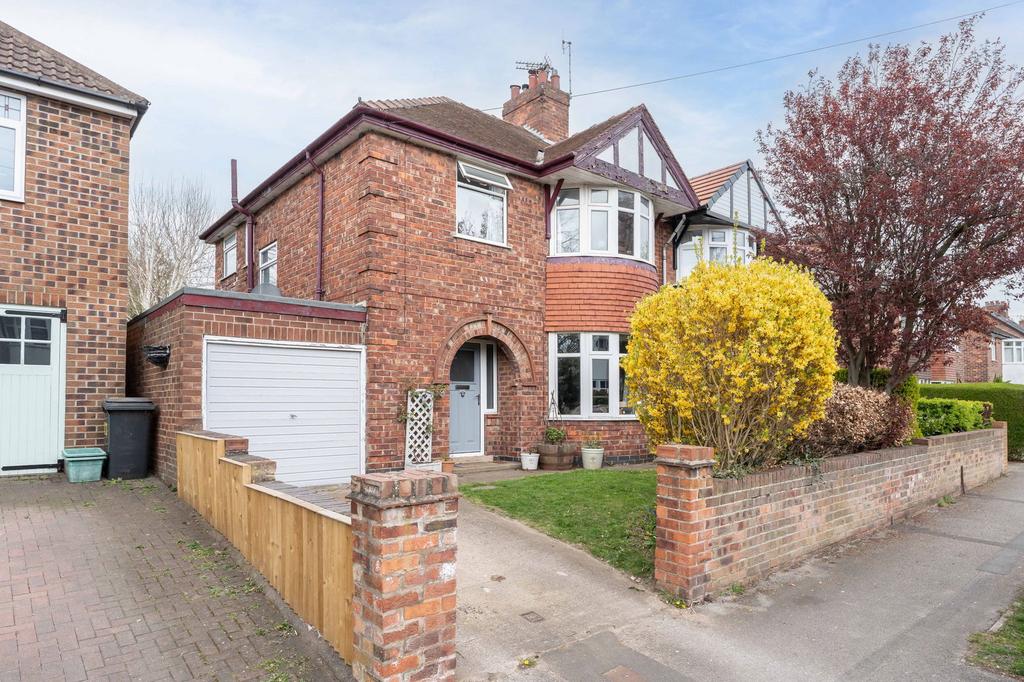 Manor Drive North, York YO26 3 bed semi-detached house for sale - £400,000
