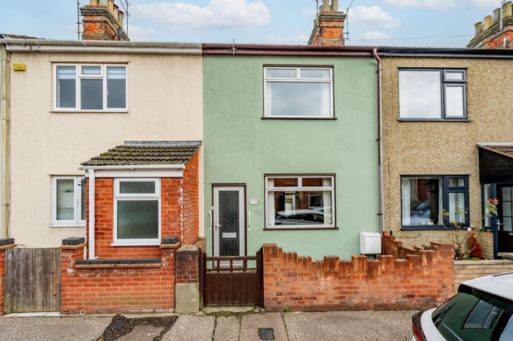 May Road, Lowestoft 3 bed terraced house - £130,000