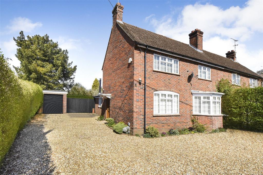 Hound Green Close, Hook RG27 3 bed semi-detached house for sale - £550,000