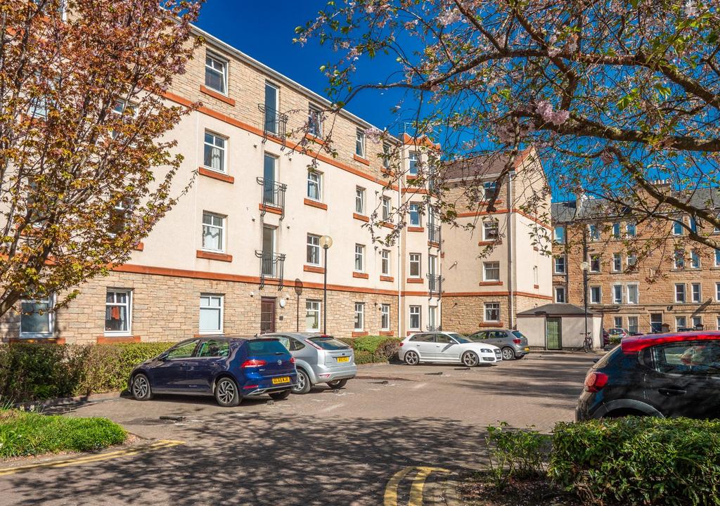 31/7 Sinclair Place, Edinburgh, EH11 2 bed flat - £250,000