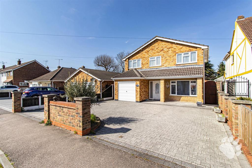 New Century Road, Basildon SS15 4 bed detached house for sale - £600,000