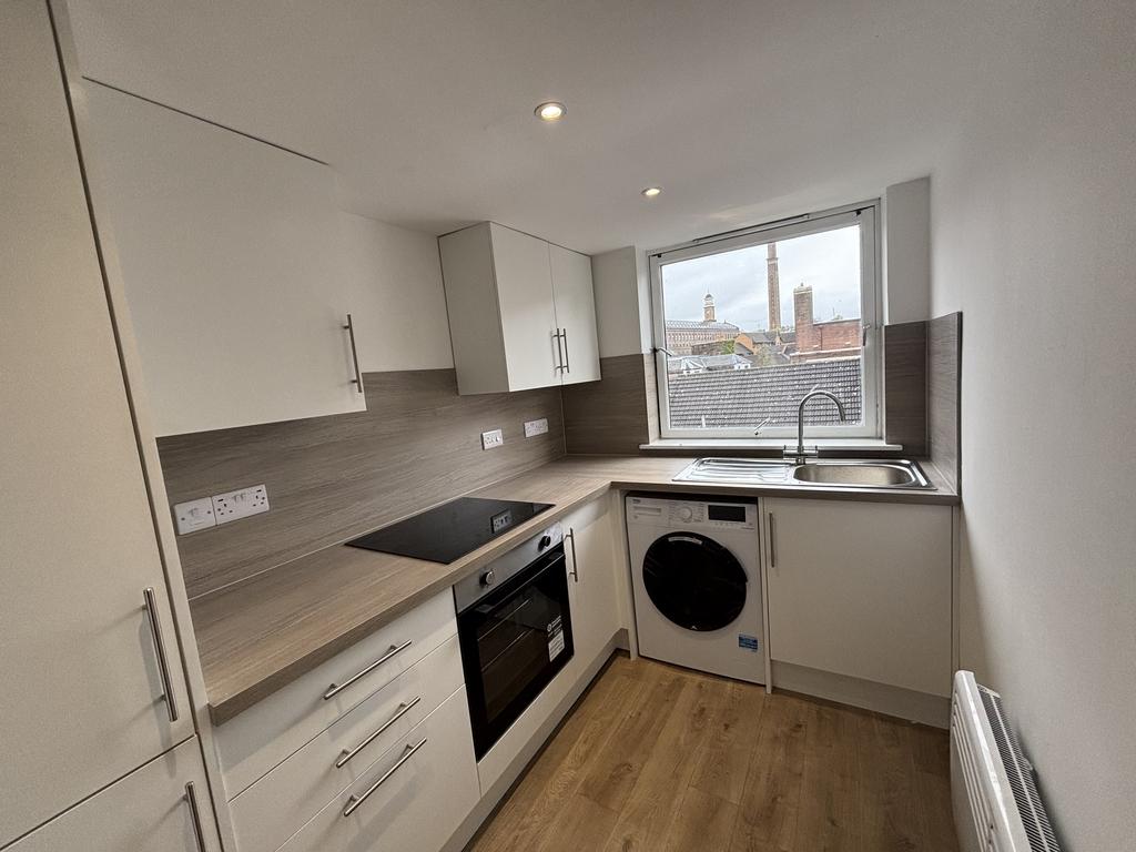 High Street, Lochee, Dundee 3 bed flat - £700 pcm (£162 pw)