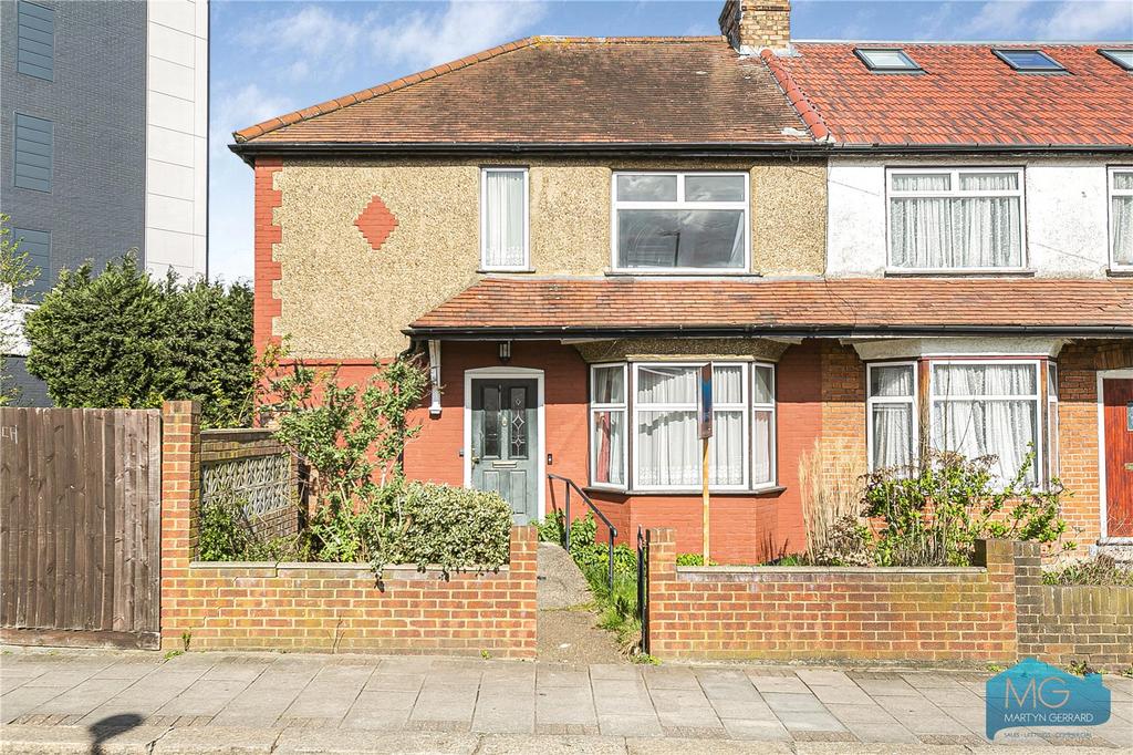 Brookhill Road, Barnet, EN4 3 bed semi-detached house - £500,000