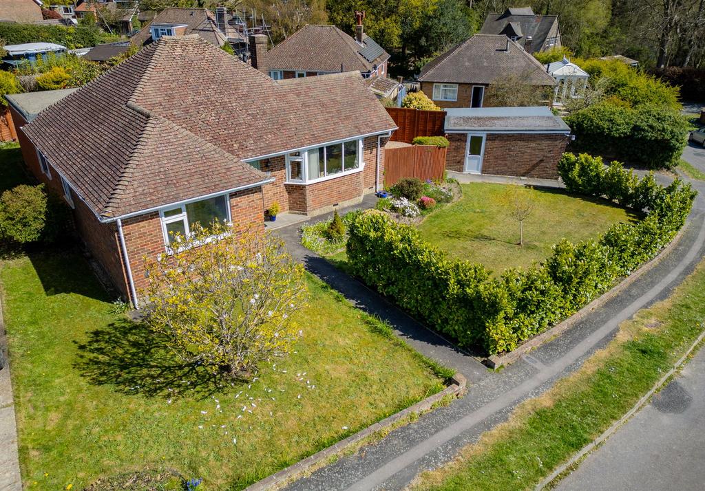 Luxford Drive, Crowborough TN6 4 bed detached bungalow - £490,000