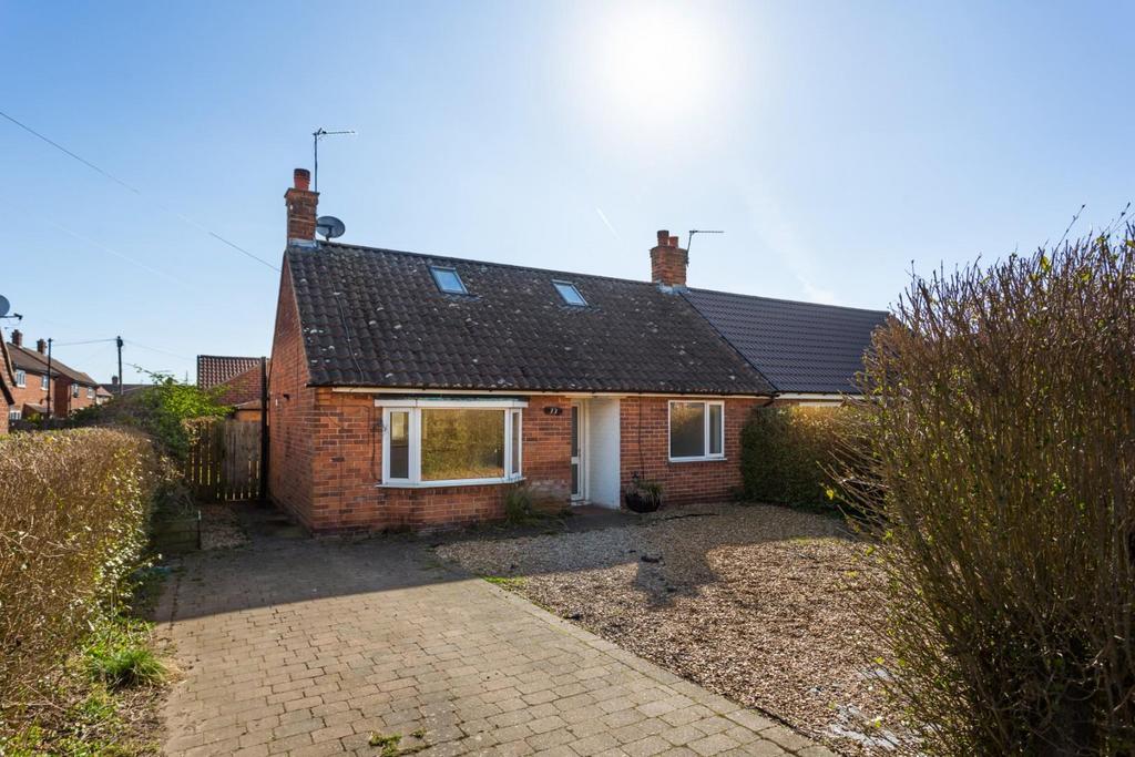 Easingwold, York 3 bed semi-detached house for sale - £199,950