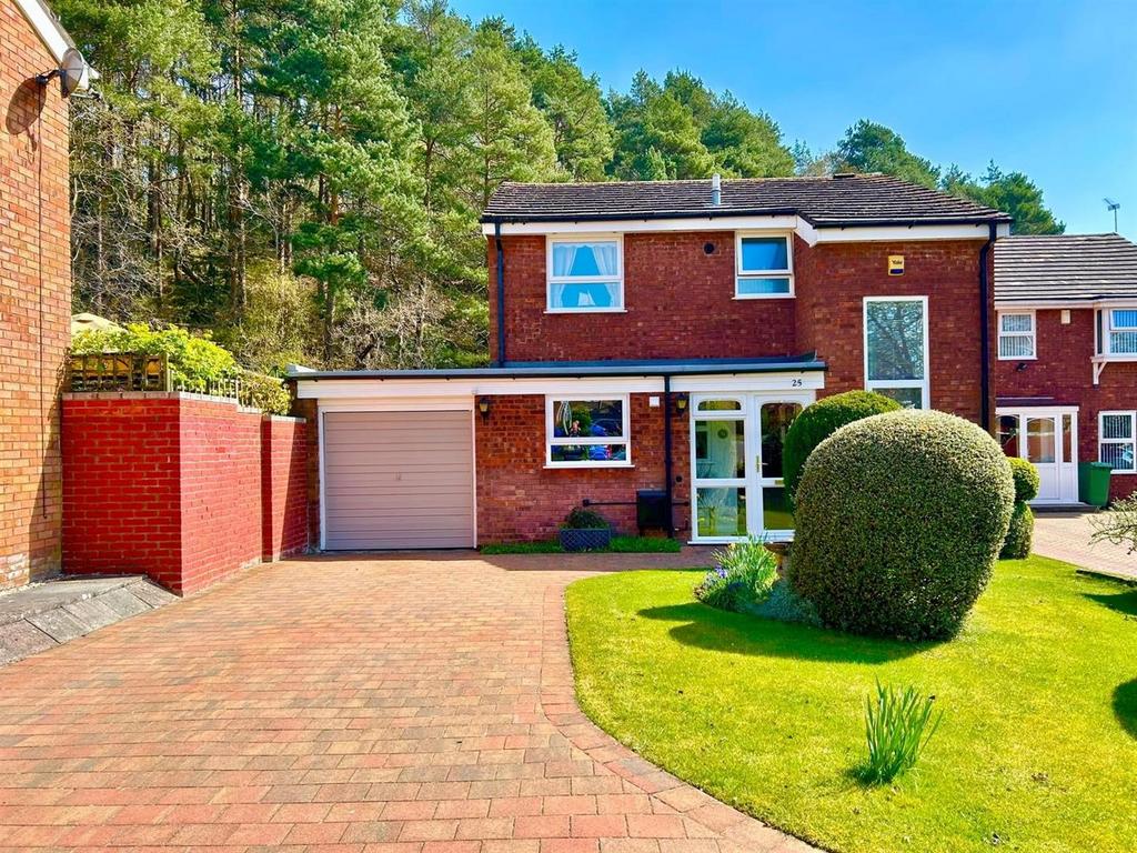 Westerkirk Drive, Telford TF7 3 bed house - £285,000
