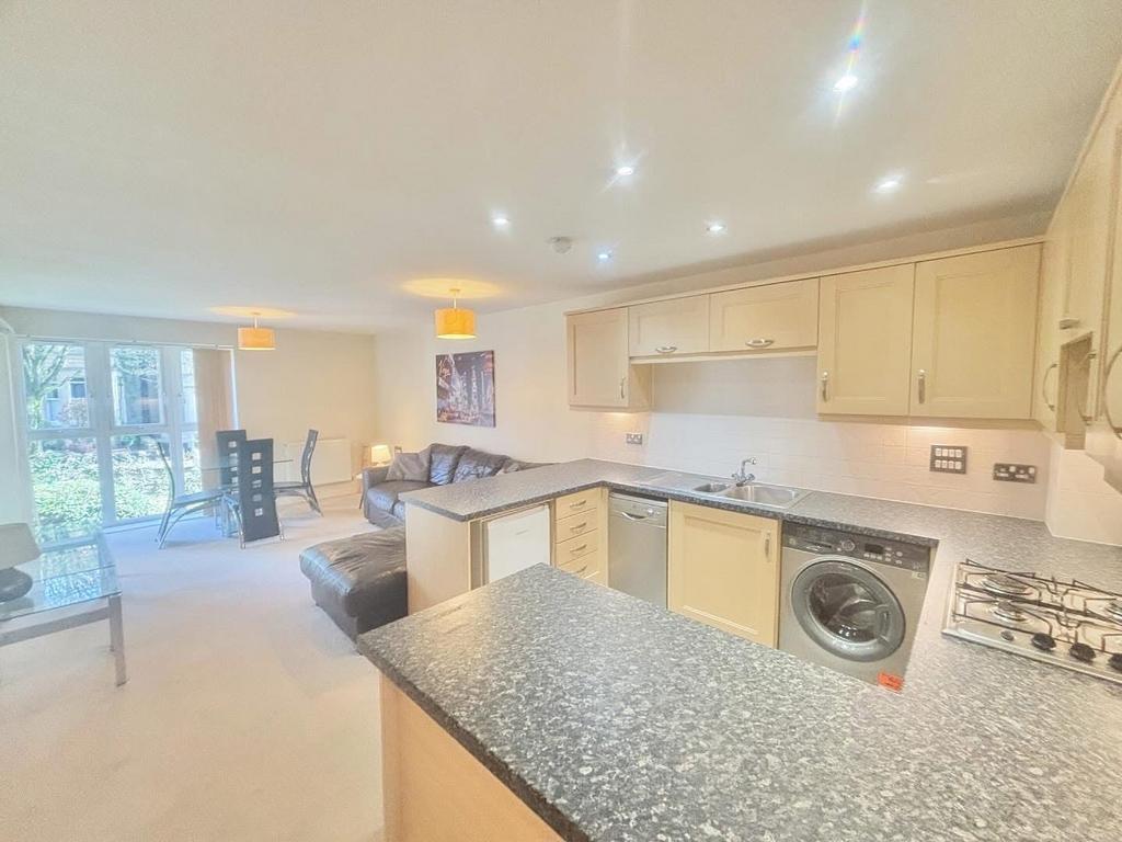 Clive Hall Court 2 bed apartment for sale - £250,000