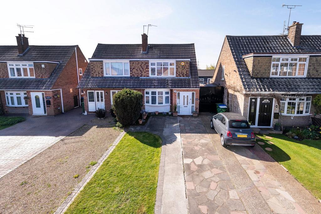 Mayplace Avenue, Crayford, DA1 3 bed semi-detached house - £425,000