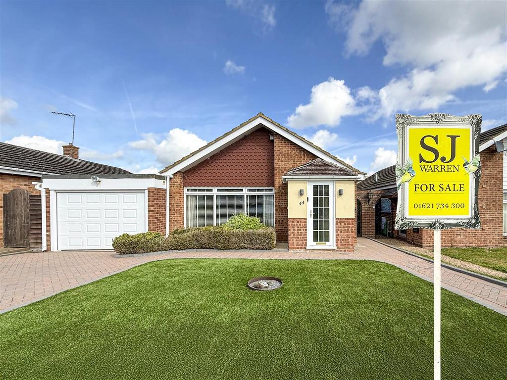 Highfield Rise, Althorne, Chelmsford 2 bed detached bungalow for sale ...