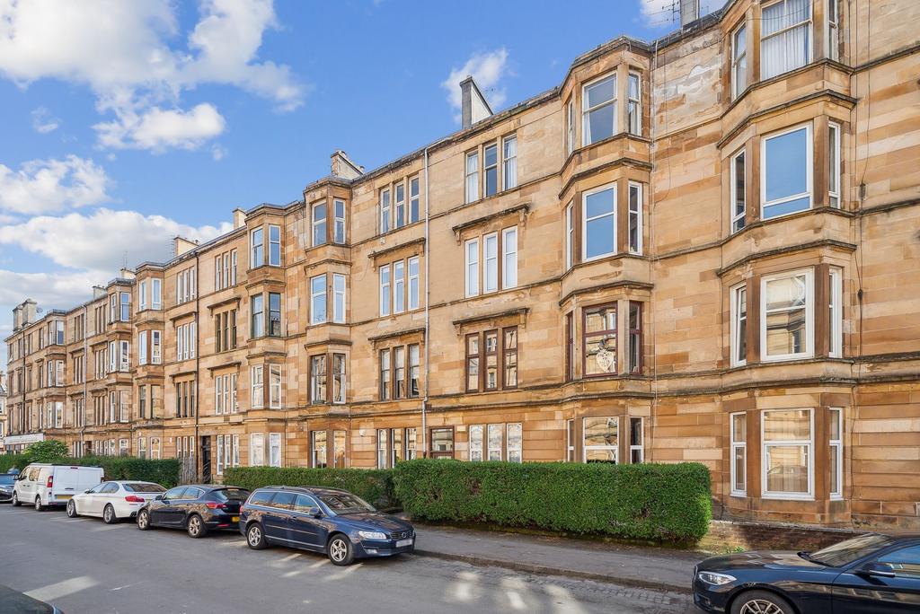 25 Albert Avenue, Flat 2/2, Queens... 2 bed flat - £219,000