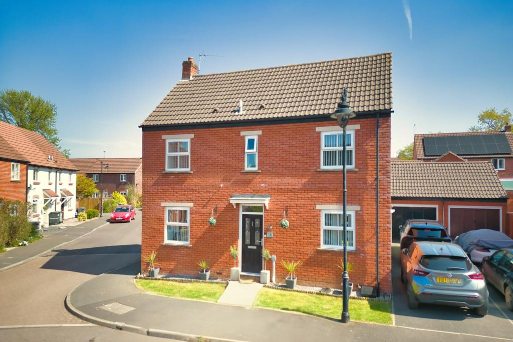 14 Venn Close, Cotford St. Luke, Taunton 3 bed detached house for sale ...