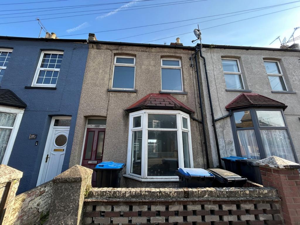 Boundary Road, Ramsgate, Kent, CT11 2 bed terraced house - £995 pcm (£ ...