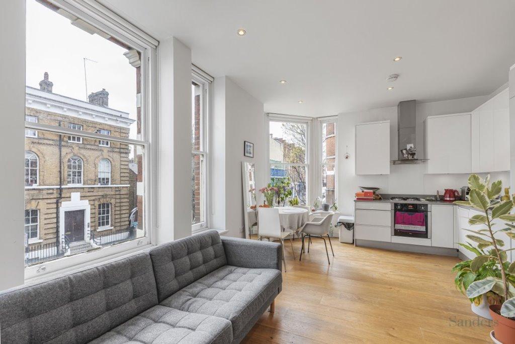 Upper Street, Islington N1 2 bed flat - £2,850 pcm (£658 pw)