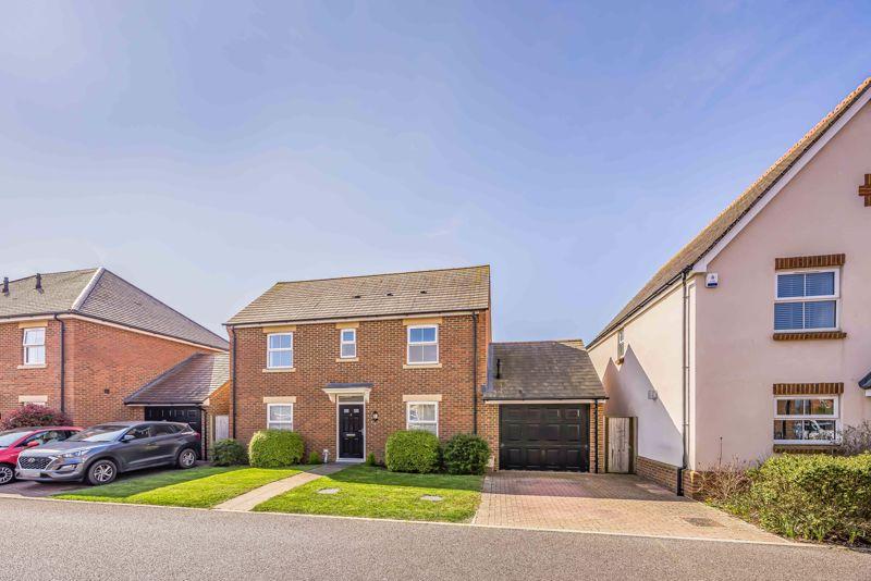Patricia Way, Chichester 3 bed detached house for sale - £465,000