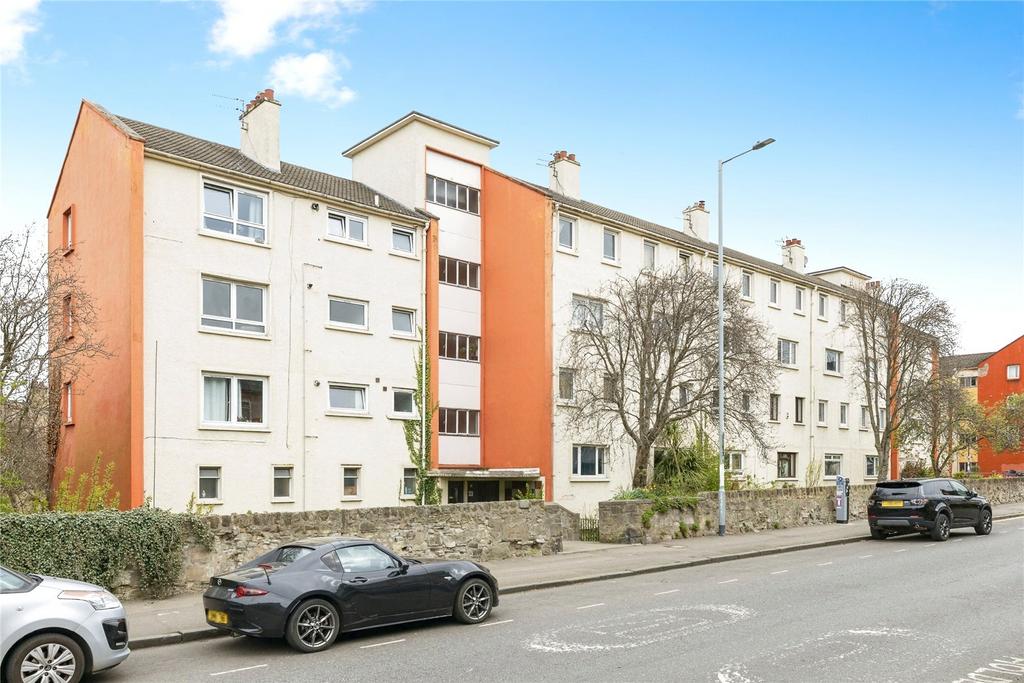 Pilrig Street, Midlothian EH6 2 bed flat - £185,000