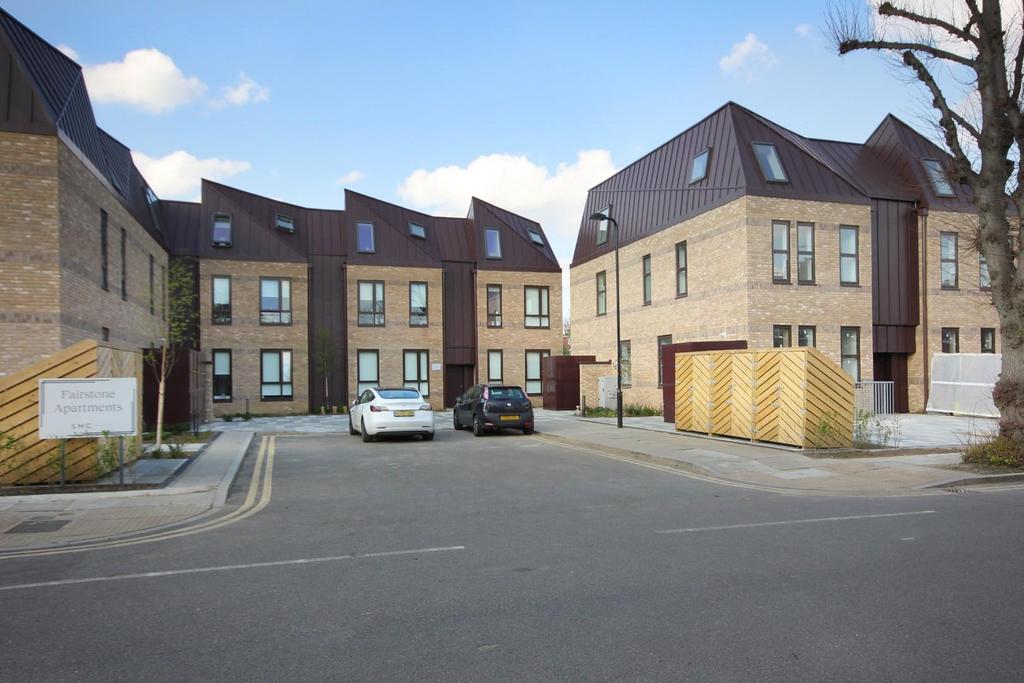 Inglis Road, W5 2 bed flat to rent - £2,350 pcm (£542 pw)
