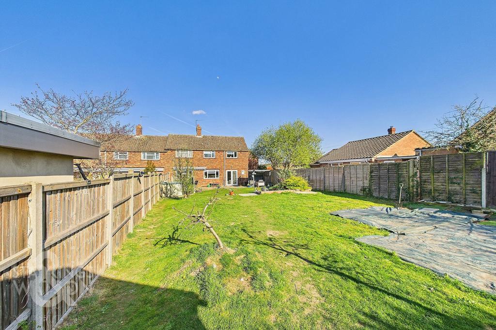 Hockering Lane, Bawburgh, Norwich 3 bed semi-detached house - £350,000