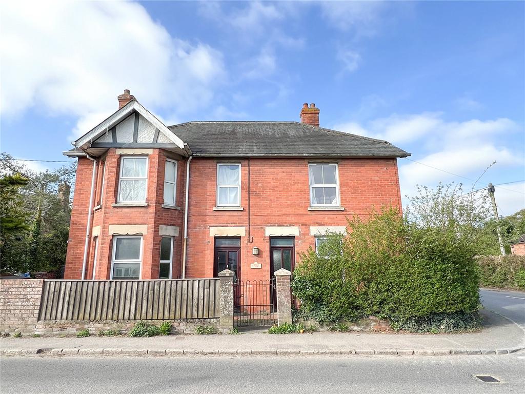 The Cross, Shillingstone, Blandford... 2 bed apartment - £230,000