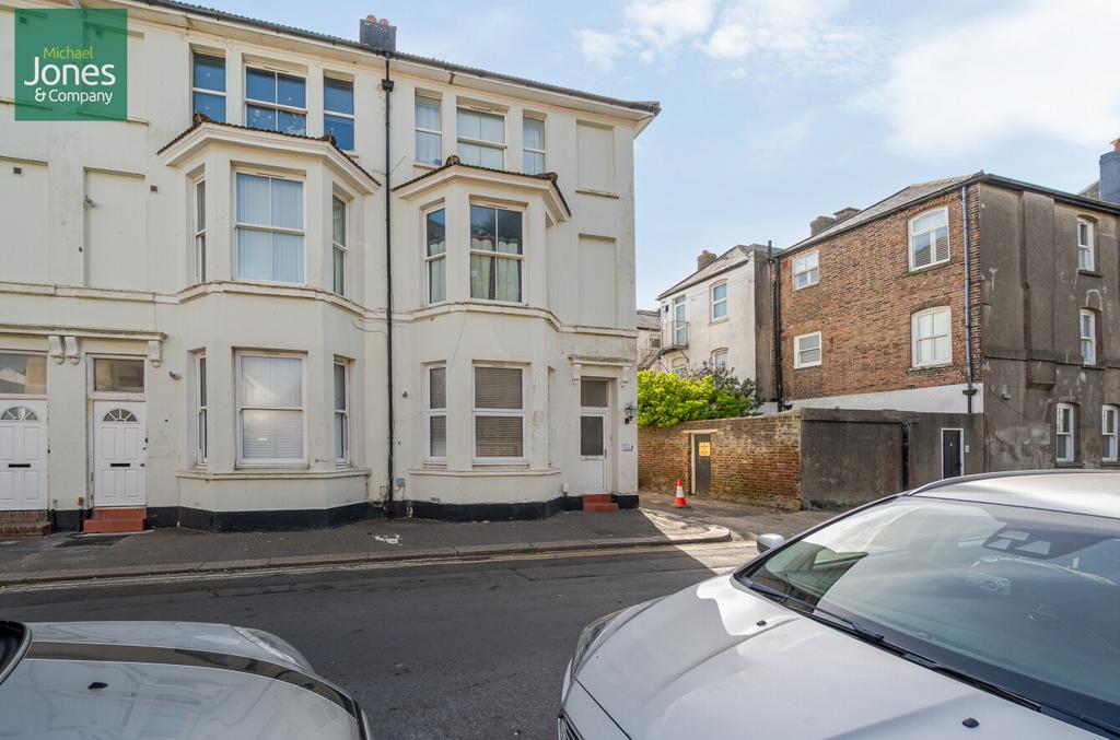 Western Place, Worthing, BN11 1 bed flat - £950 pcm (£219 pw)
