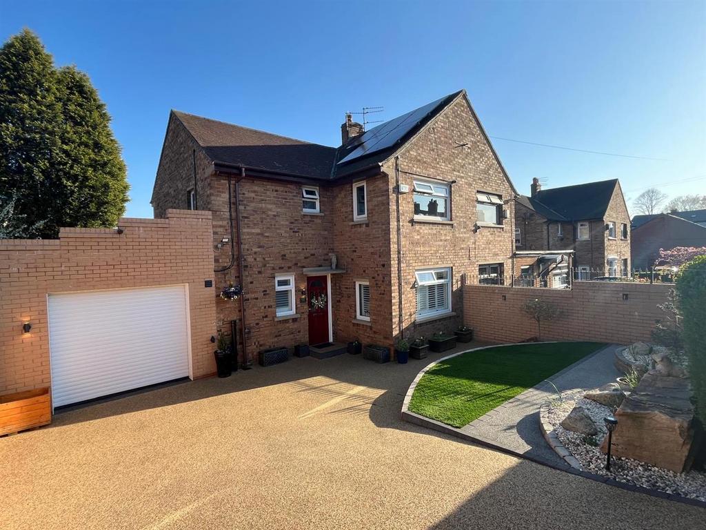 Cranbourne Road, Ashton-Under-Lyne OL7 3 bed semi-detached house - £330,000
