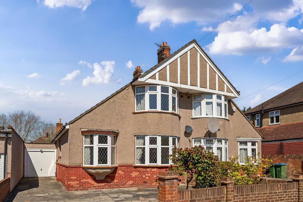 Mayday Gardens, Blackheath, London, SE3 3 bed semi-detached house for ...