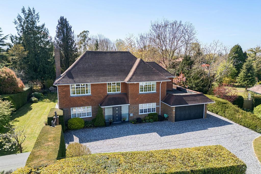 The Mount, Fetcham, KT22 4 bed detached house - £1,550,000
