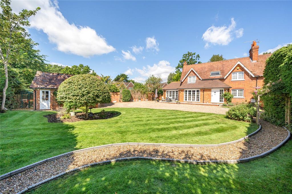 Limmerhill Road, Berkshire RG41 4 bed semi-detached house for sale - £ ...